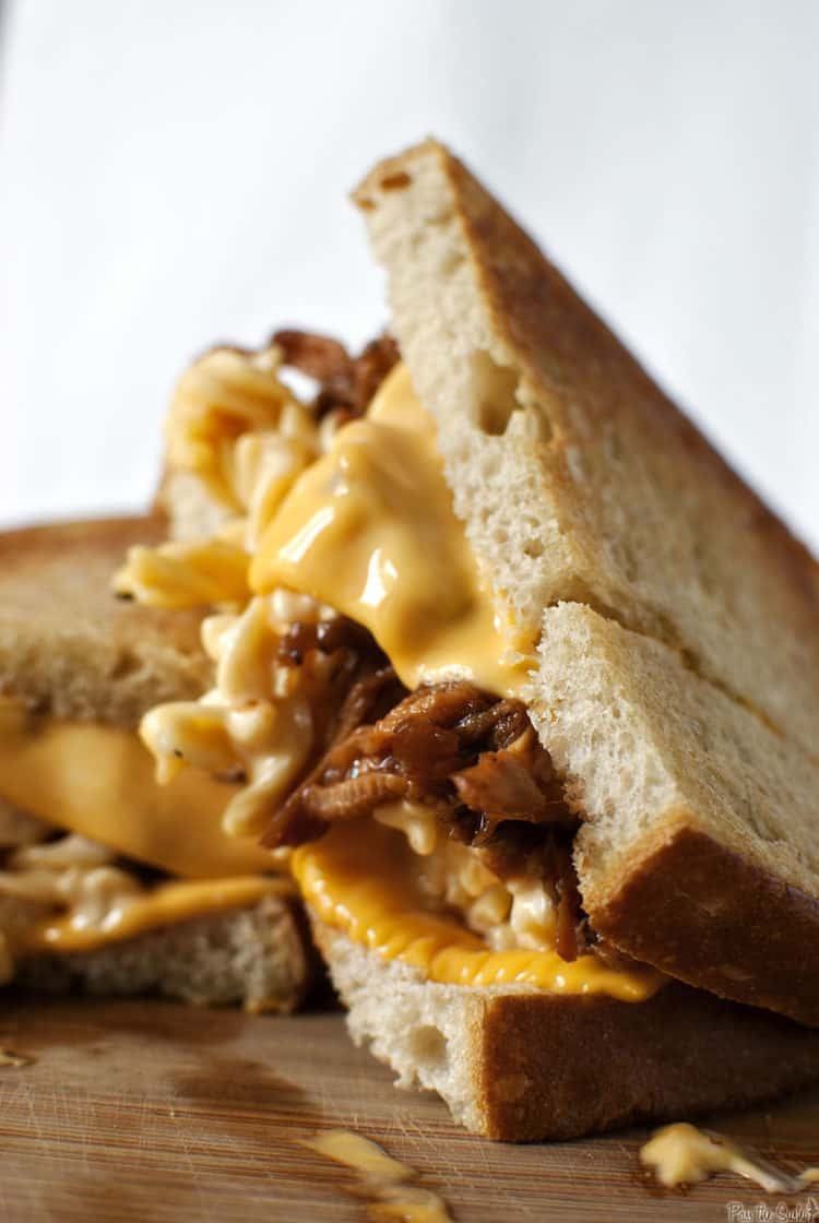 Grilled Mac and Cheese with Pulled Pork {The Man-wich} - Pass The Sushi