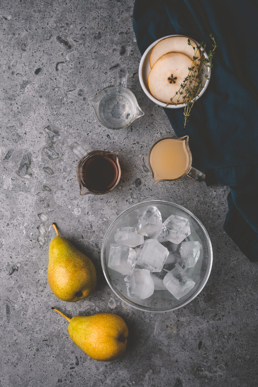Easy Easy Pear Martini Cocktail | PassTheSushi.com